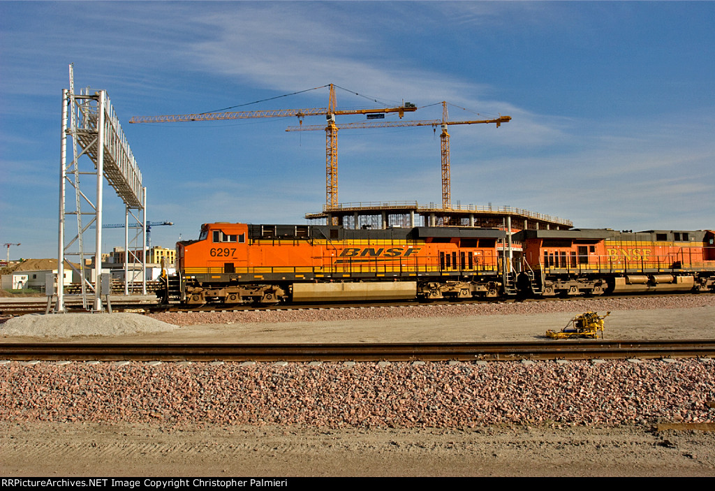 BNSF 6297 - Rear DPU on E-THHNAM0-73